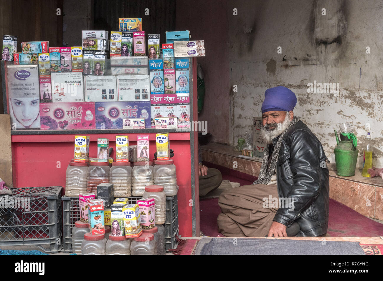 Traditional Street Doctor, Kabul, Kabul Province, Afghanistan Stock ...