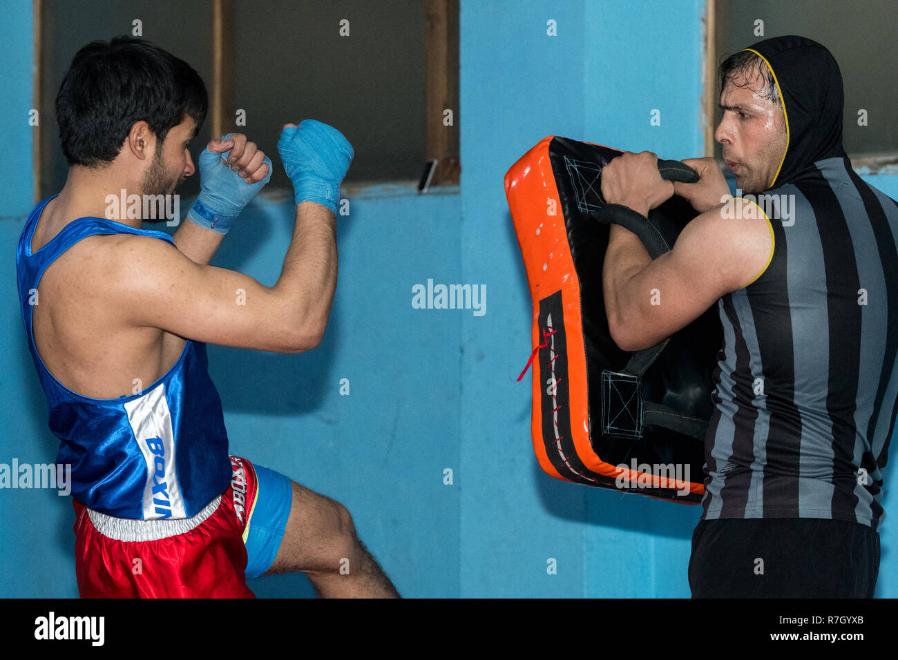 Kick boxing hi-res stock photography and images - Alamy
