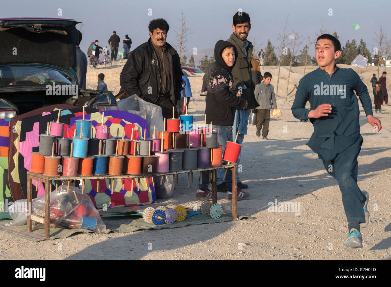 Fly kites hi-res stock photography and images - Alamy