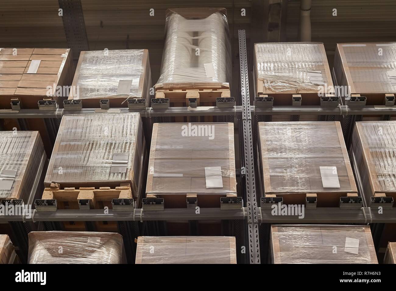 Logistics warehouse storage hi-res stock photography and images - Alamy