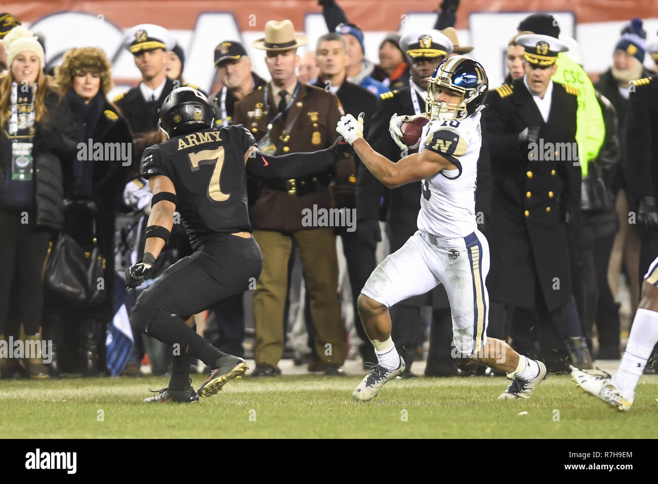 Philadelphia, Pennsylvania, USA. 8th December, 2018.Navy Quarterback ...