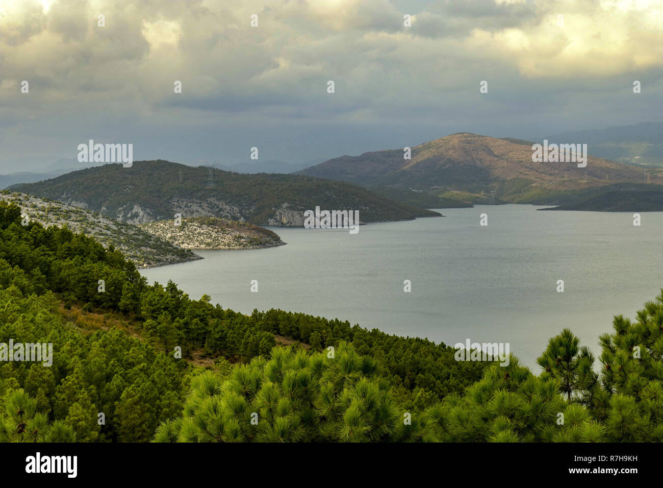 27 October 2018, Albania, Vau I Dejës: View of the Vau-Deja reservoir ...
