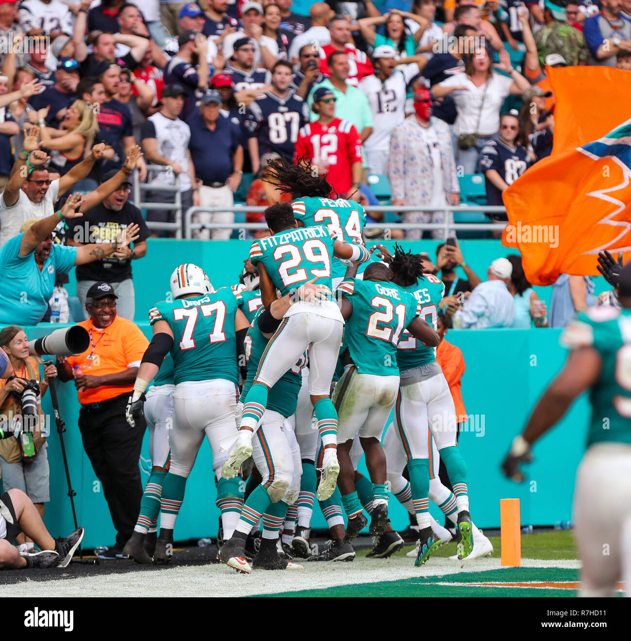 Miami dolphins 33 hi-res stock photography and images - Alamy
