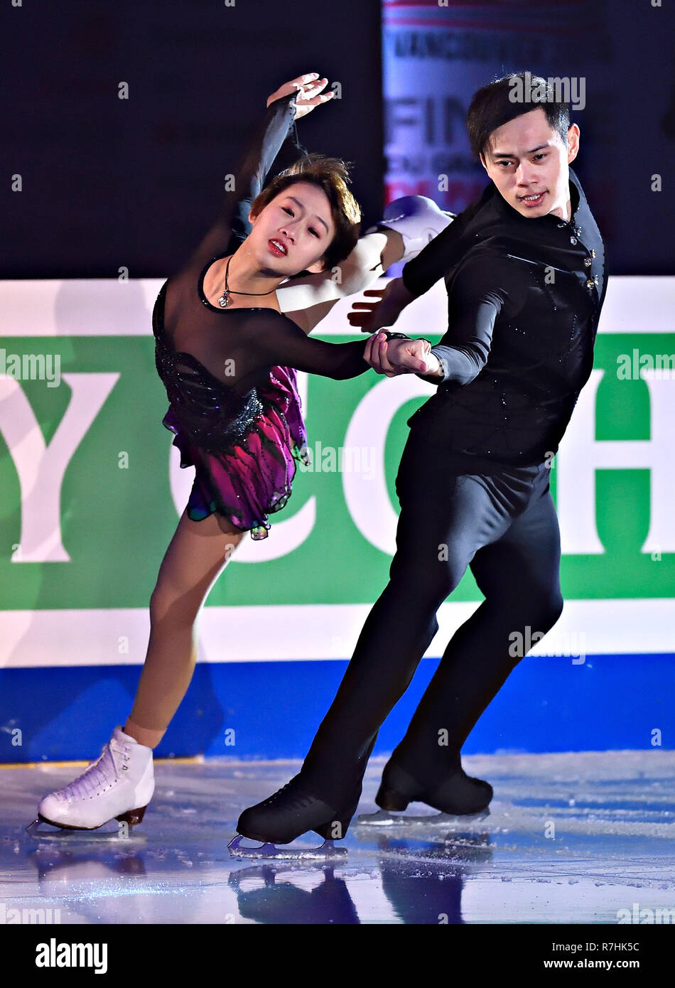 Vancouver, Canada. 9th Dec, 2018. Peng Cheng and Jin Yang (R) of China ...