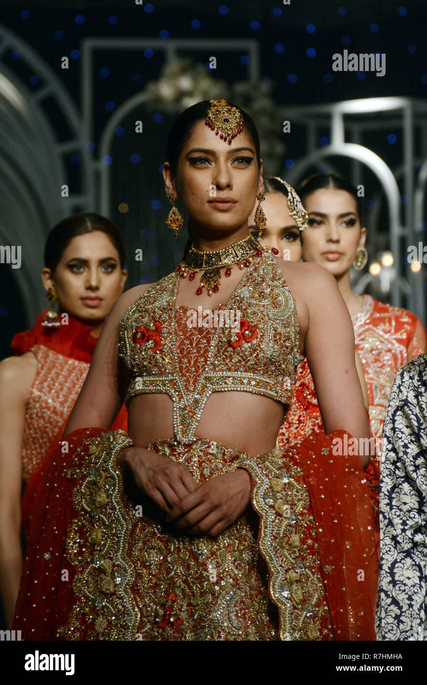 Lahore, Pakistan. 9th Dec, 2018. Models present creations by designer ...