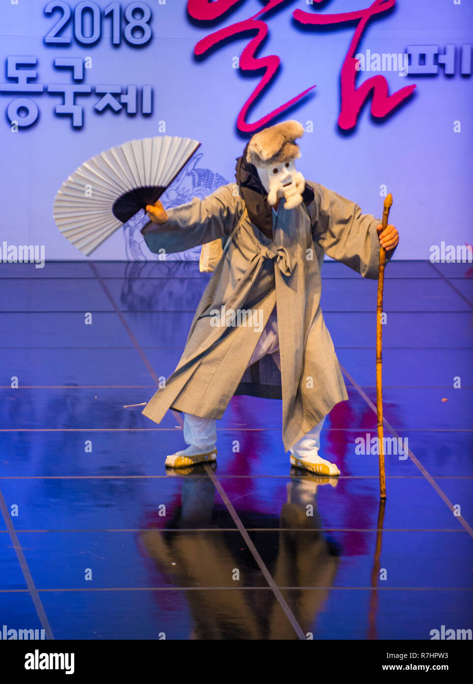 Actor performing the traditional Korean Maskdance at Andong South Korea ...