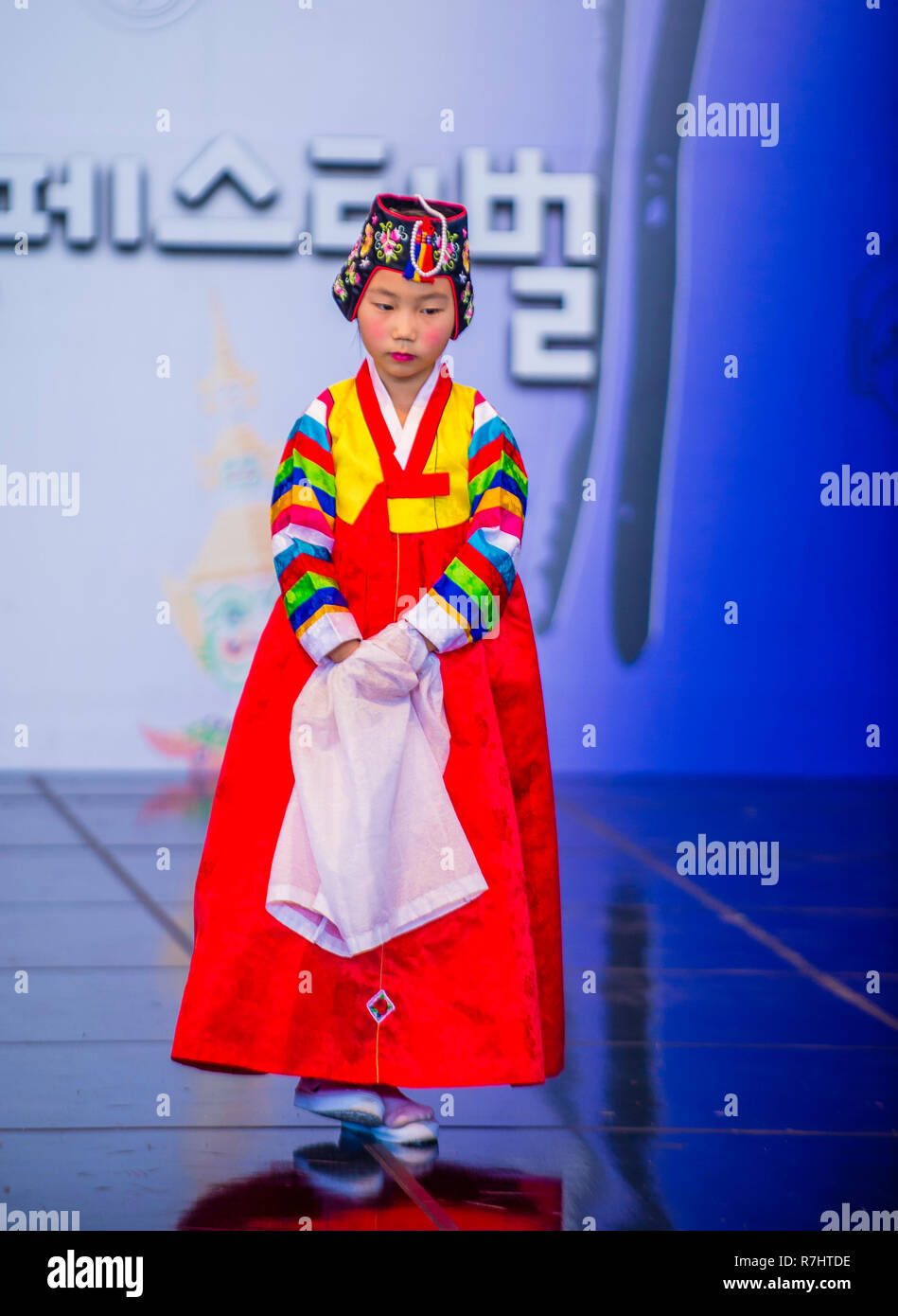 Actor performing the traditional Korean Maskdance at Andong South Korea ...