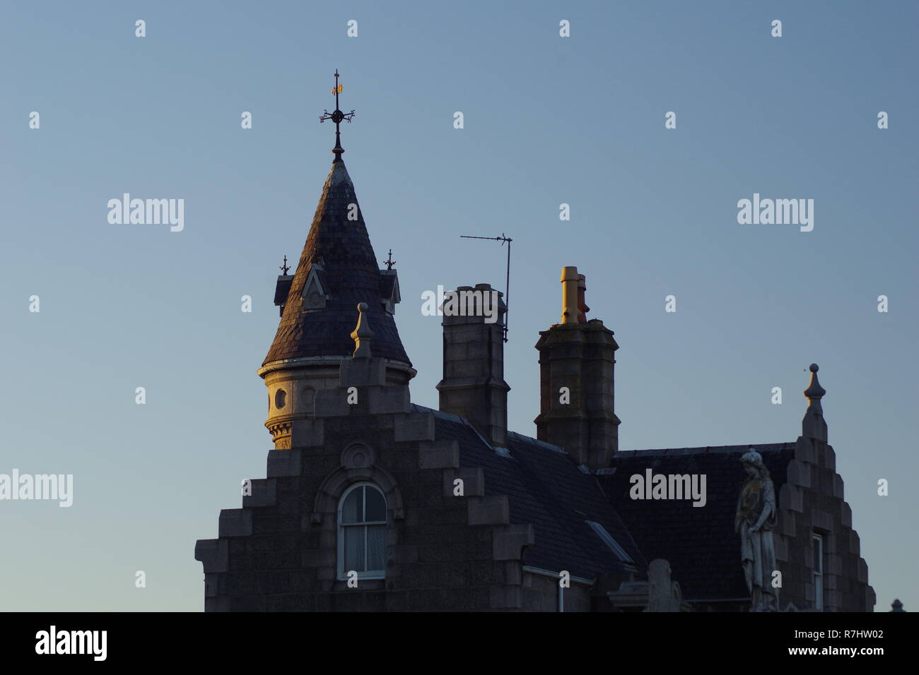 Victorian Gate House of Trinity Cemetery, Aberdeen, Scotland, UK Stock ...