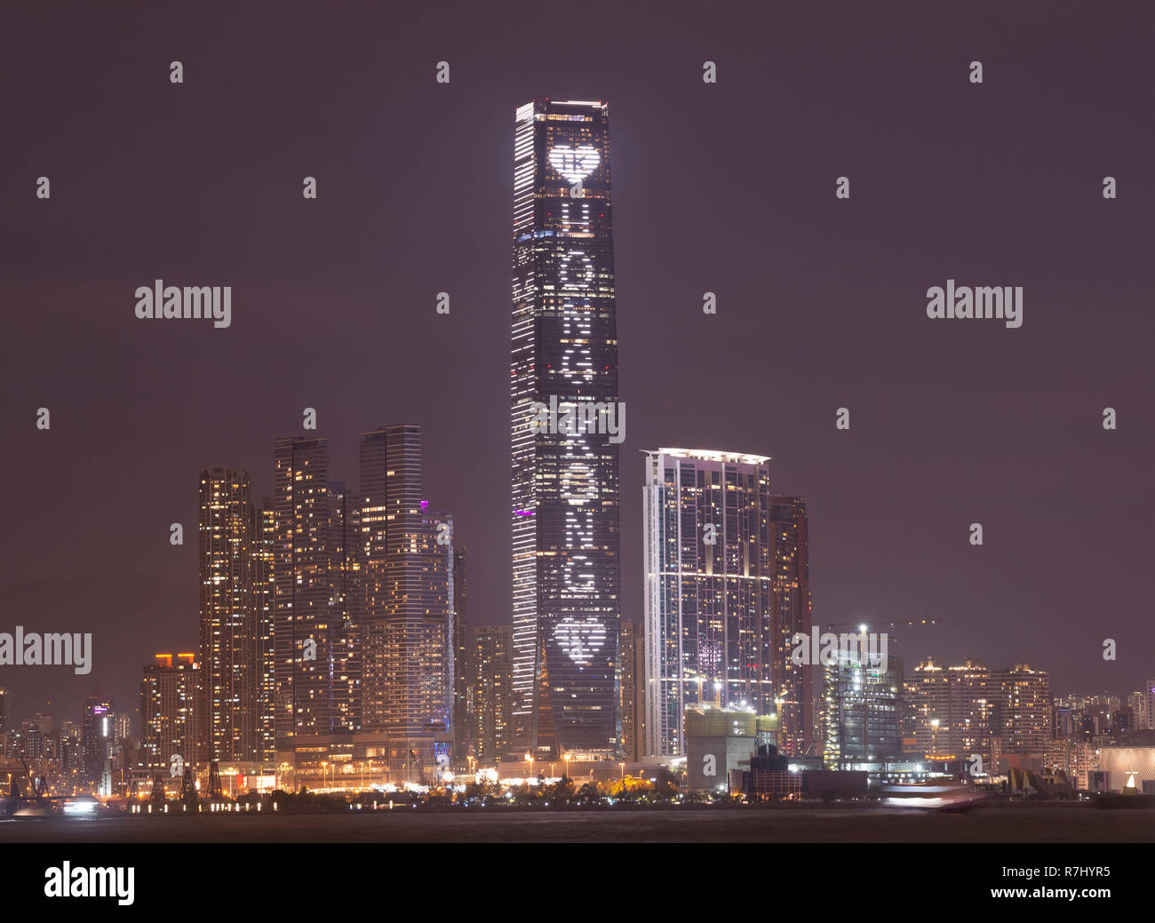 The new Kowloon skyline and Hong Kong's tallest building, The ...