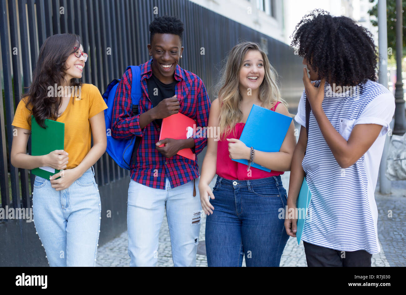 Smile students london hi-res stock photography and images - Alamy