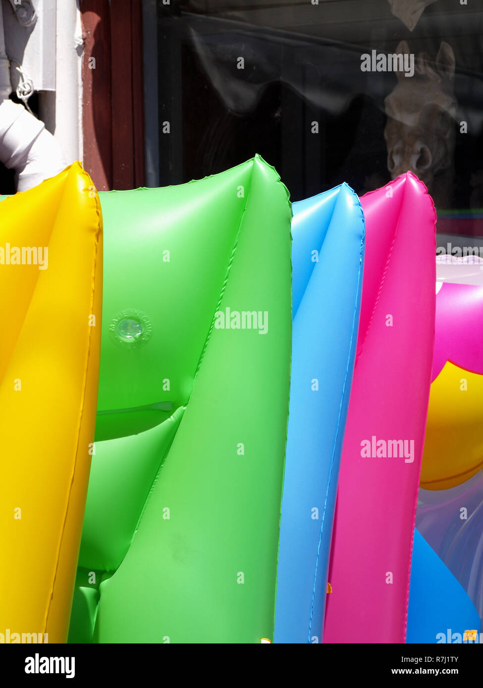 Family beach sand sea inflatable hi-res stock photography and images ...
