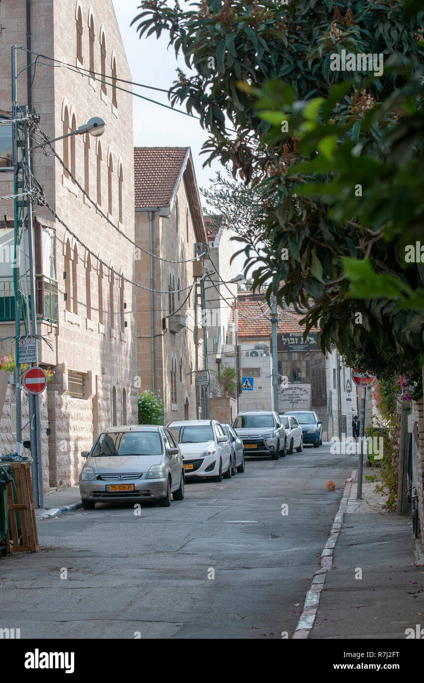Ultra orthodox jewish family israel hi-res stock photography and images ...
