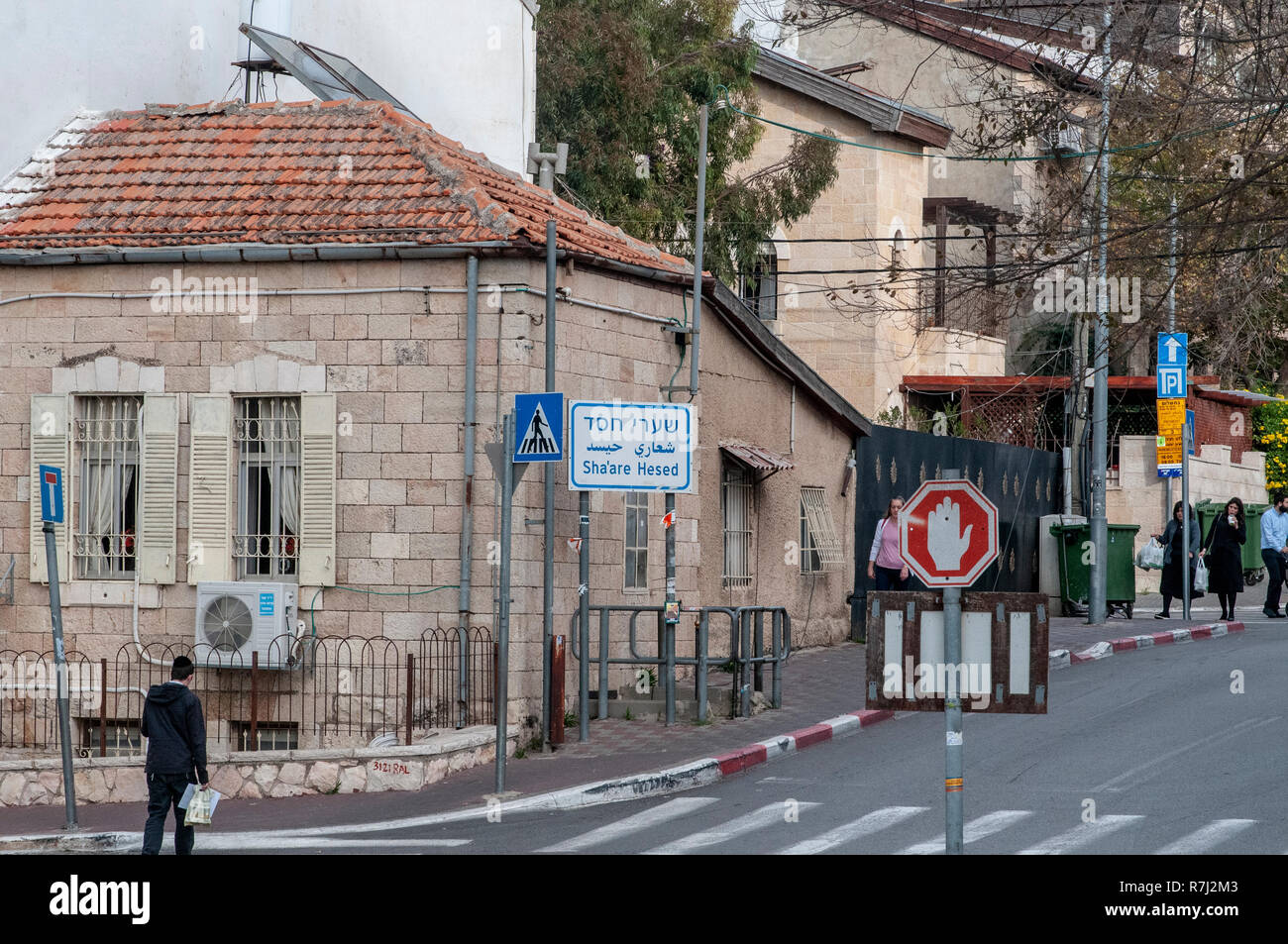 Ultra orthodox jewish family israel hi-res stock photography and images ...
