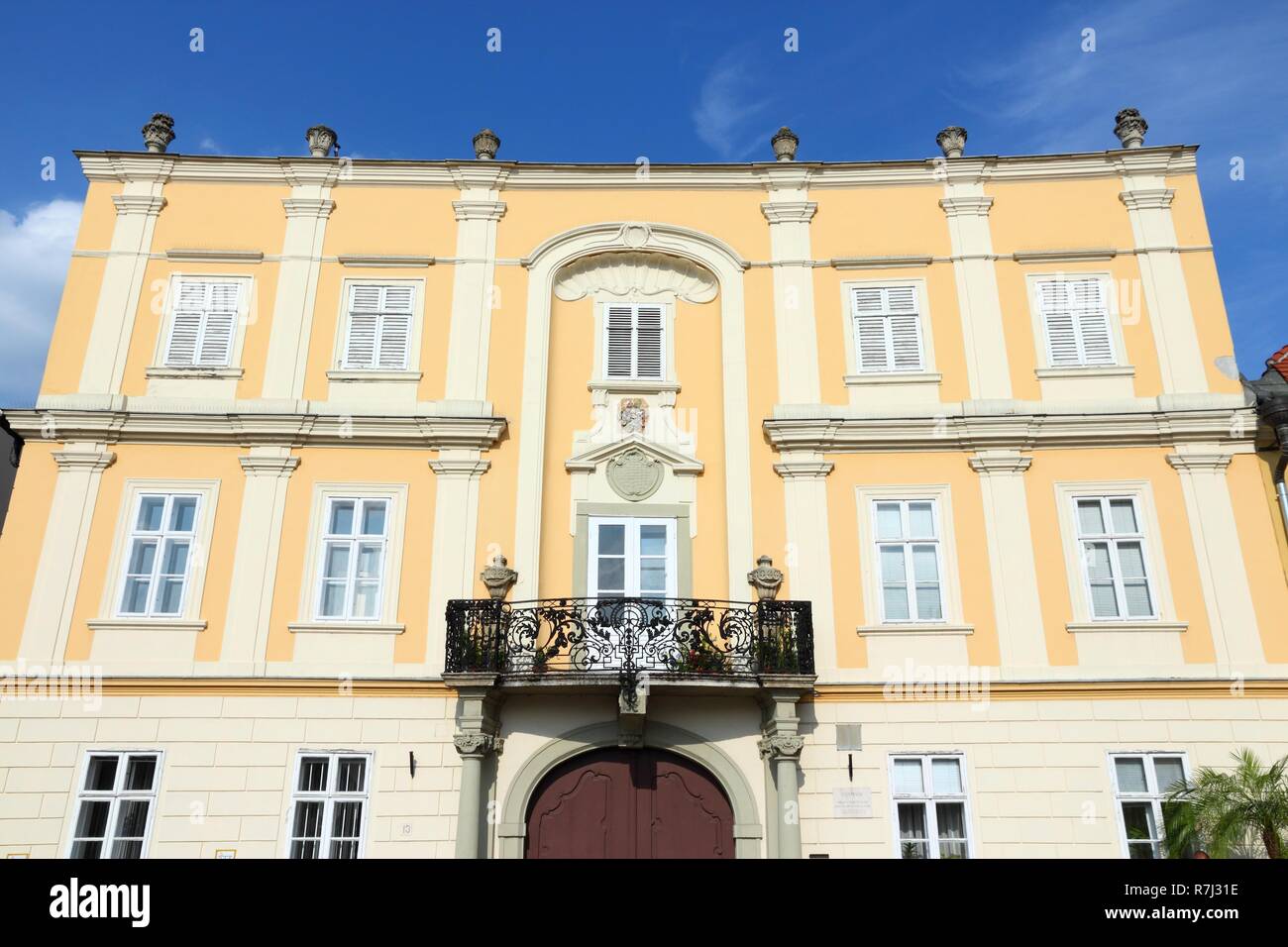 Rococo style palace hi-res stock photography and images - Alamy