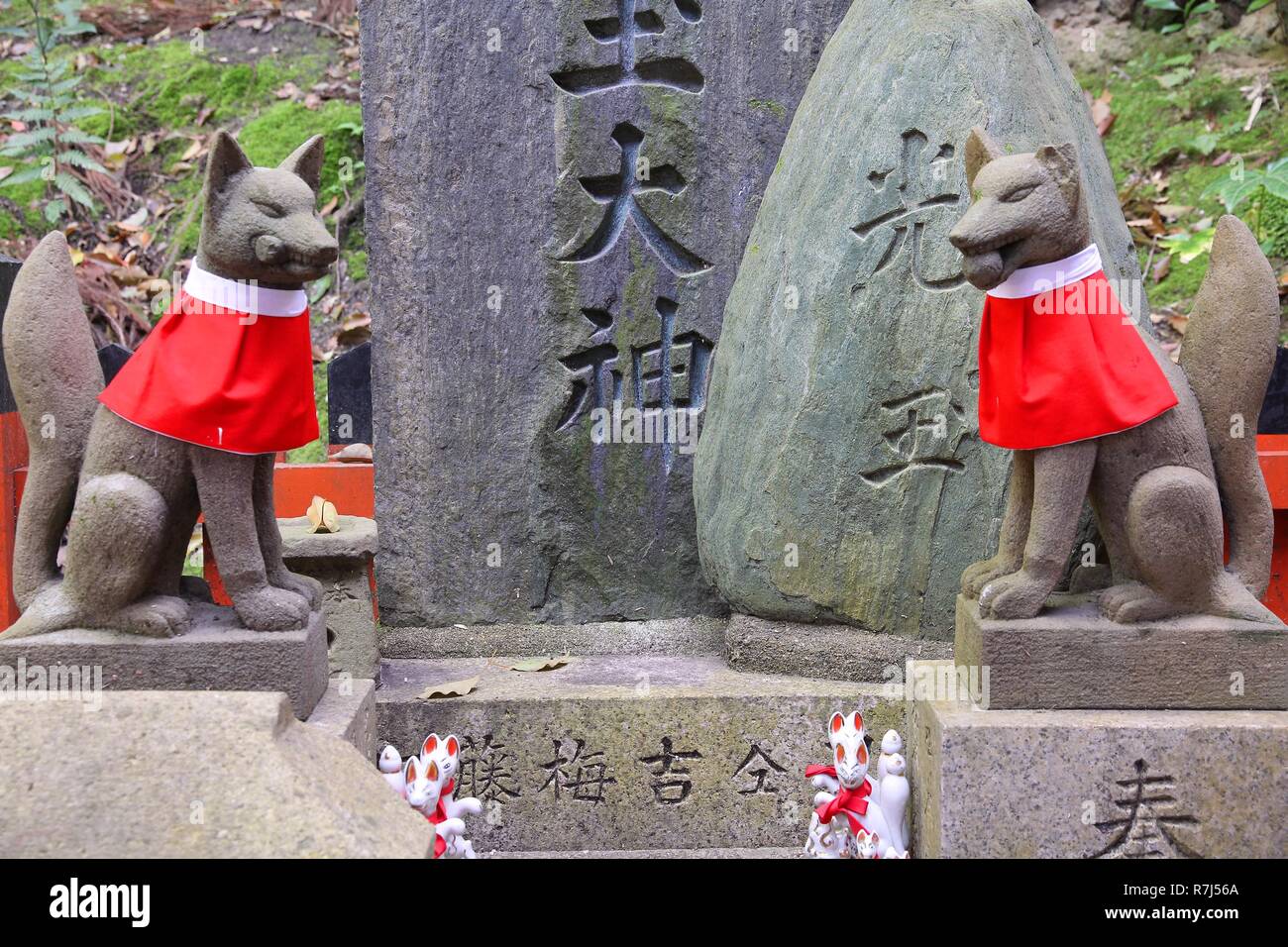 Fushimi Inari Taisha shrine in Kyoto prefecture of Japan. Famous shinto ...