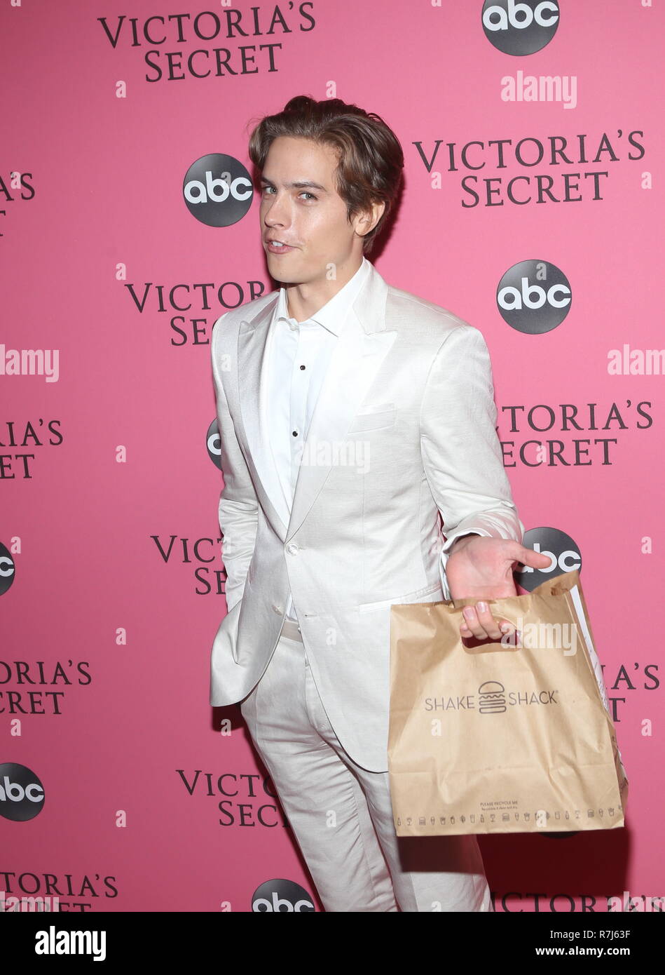 Dylan sprouse 2018 hi-res stock photography and images - Alamy