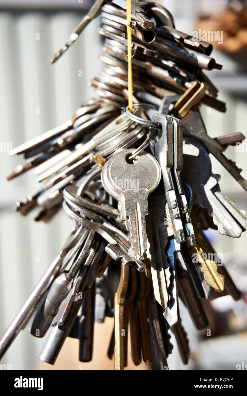 Antique brass keys hi-res stock photography and images - Alamy