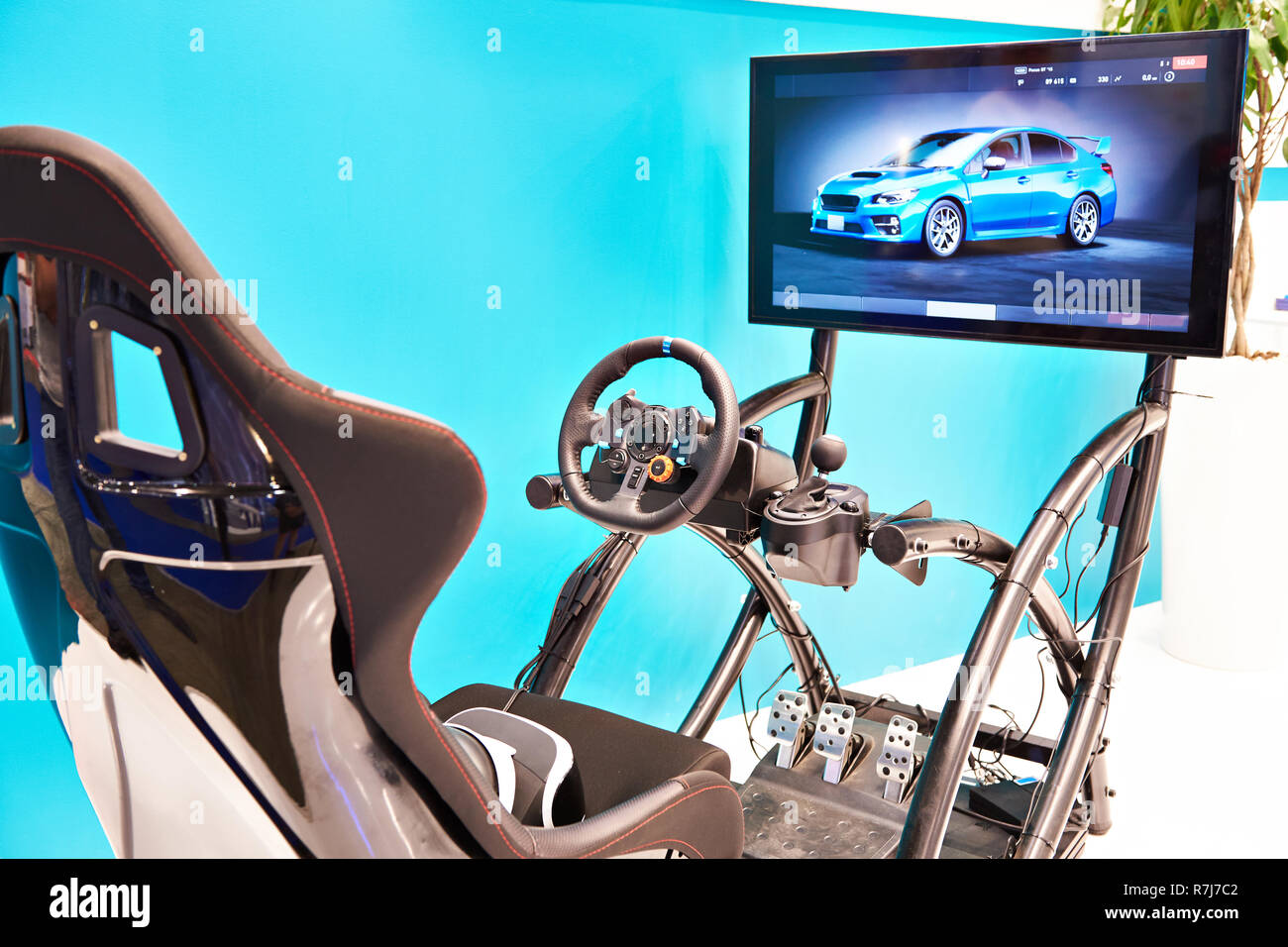 Driving simulator hi-res stock photography and images - Alamy