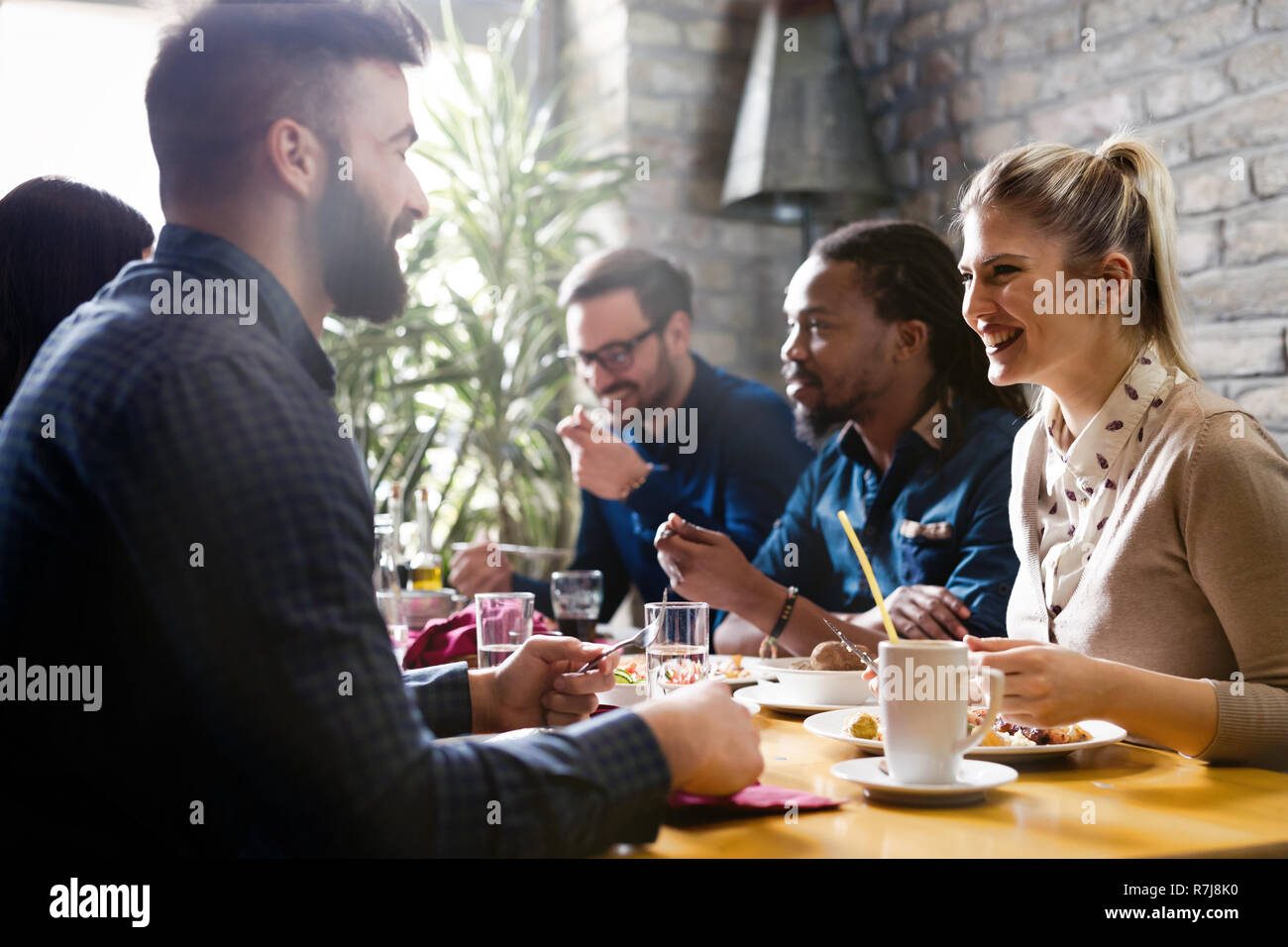 Group students at coffee shop hi-res stock photography and images - Alamy