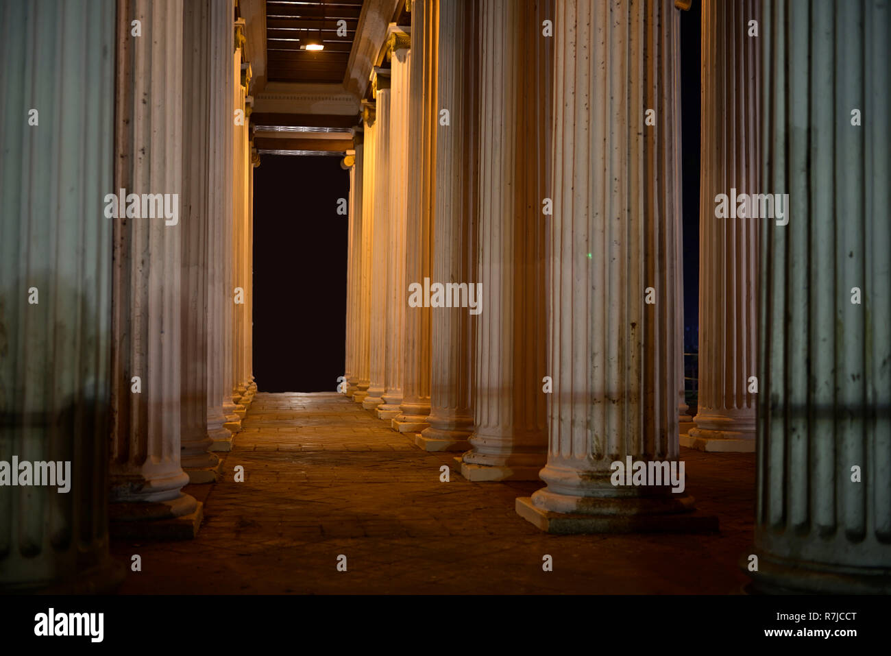 Column Colonnade Greece Roman Architecture at Kolkata Stock Photo - Alamy