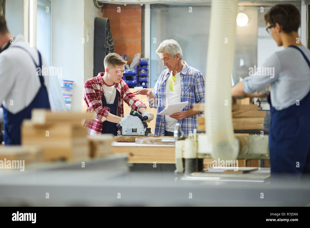Senior carpenter foreman giving advice to inexperienced employee Stock ...