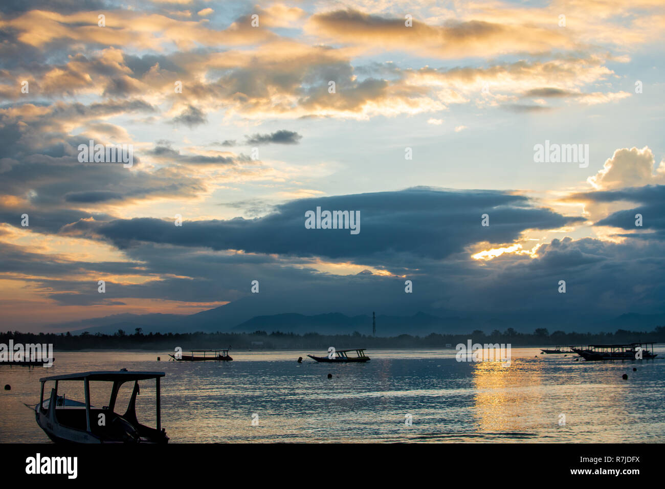 Morning ocean landscape hi-res stock photography and images - Alamy