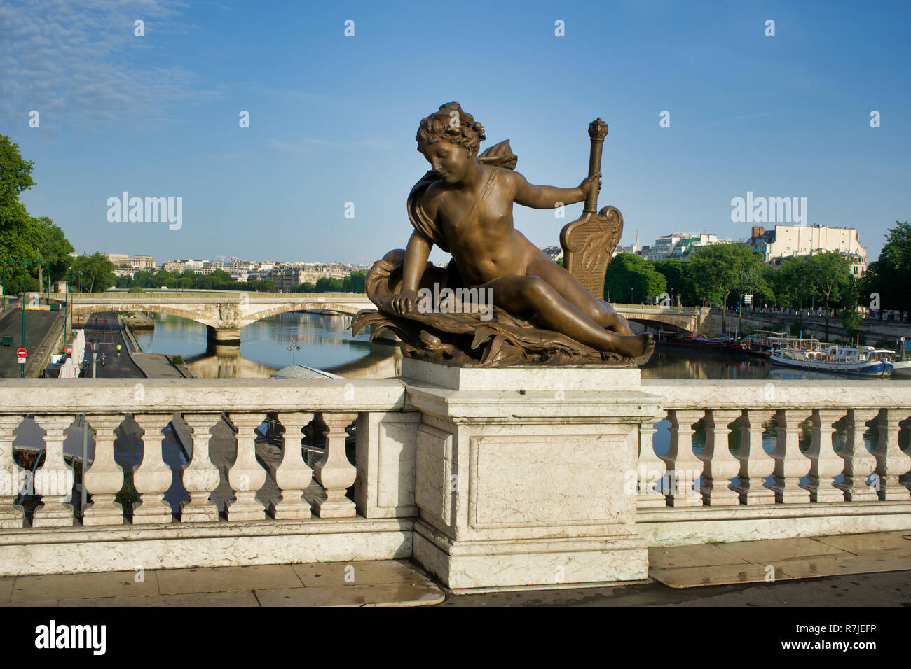 PARIS, FRANCE - MAY 26, 2018: Statue on the railing of the Pont ...