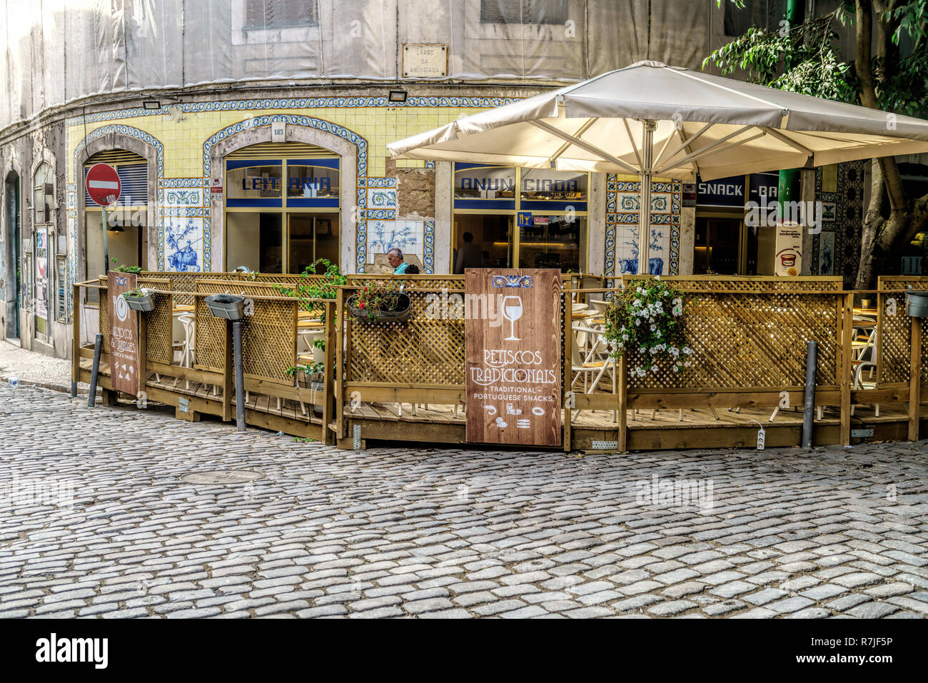 Cafe in lisbon hi-res stock photography and images - Alamy