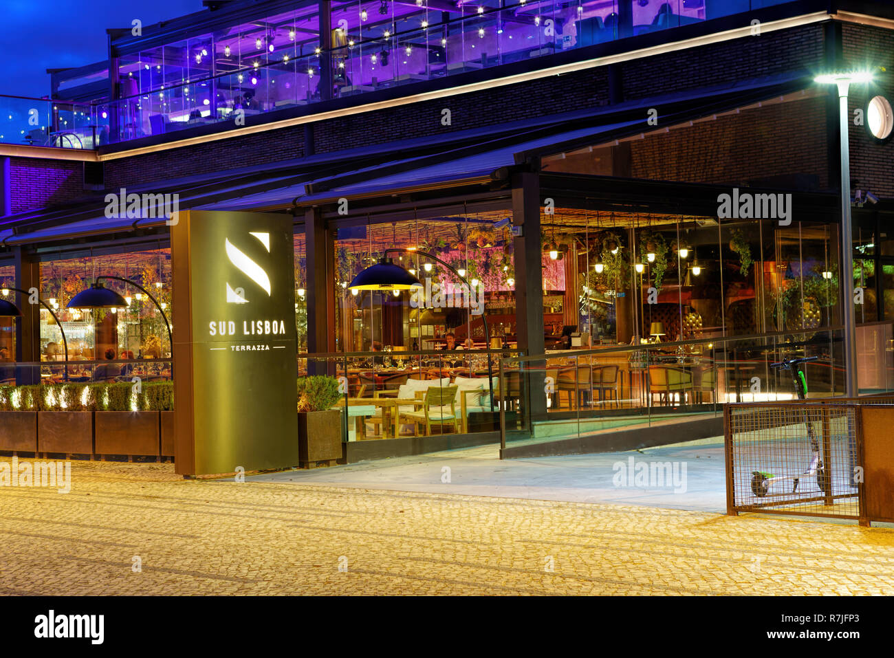 Snack bar night hi-res stock photography and images - Alamy