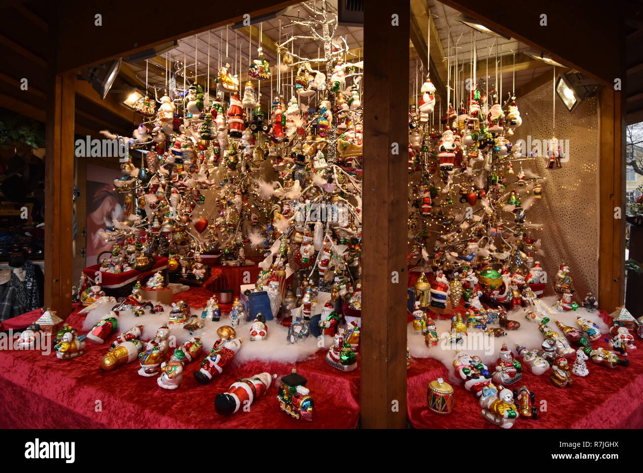 Christmas Market Stall Stock Photo - Alamy