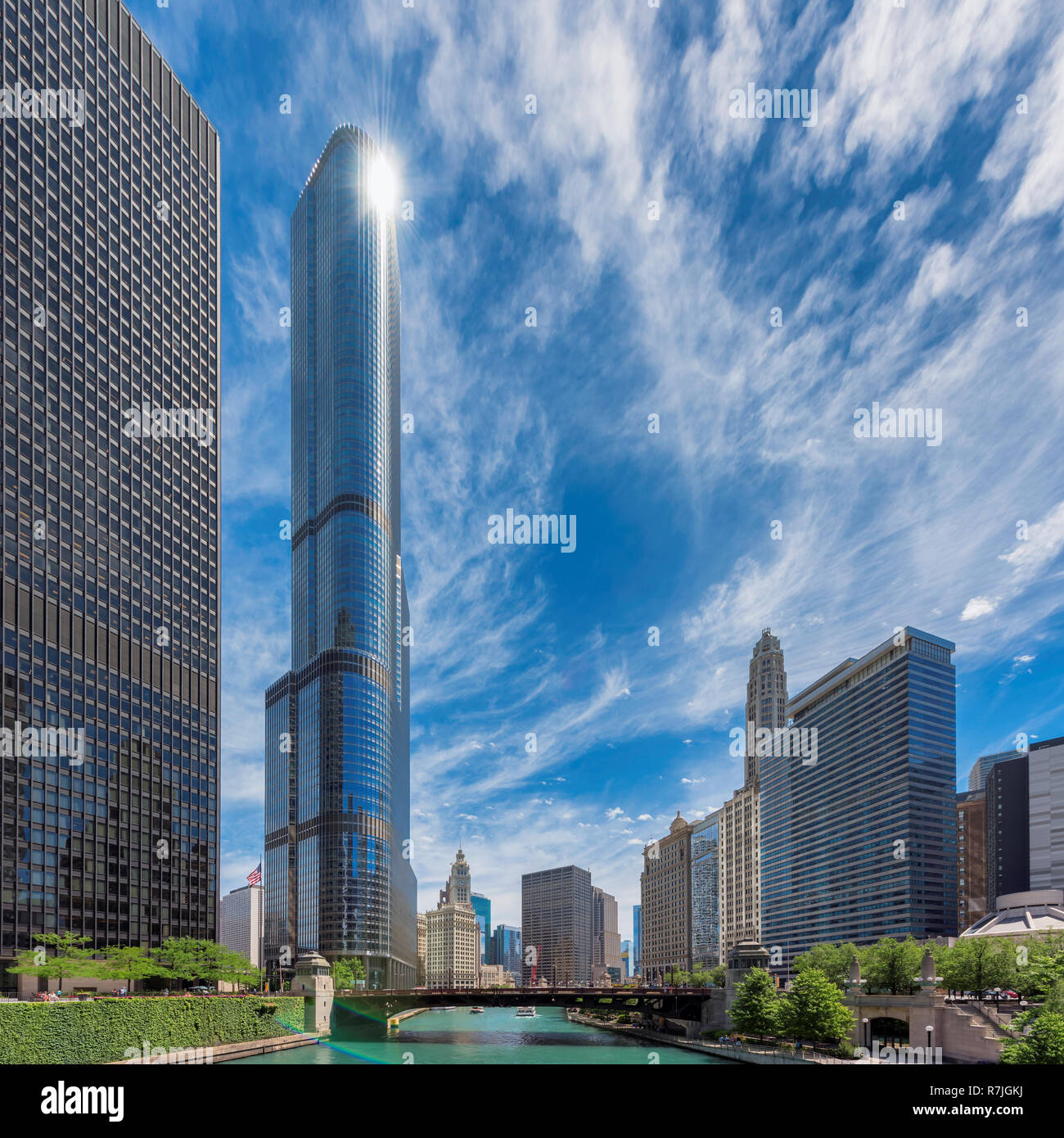 Sunny modern scenery chicago downtown hi-res stock photography and ...