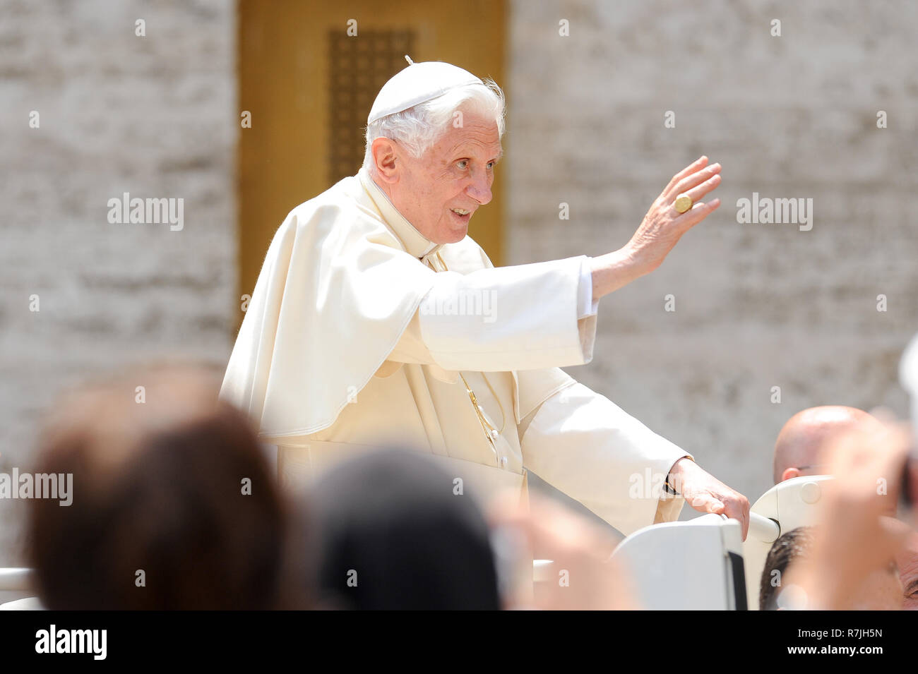 Papal Audience High Resolution Stock Photography and Images - Alamy