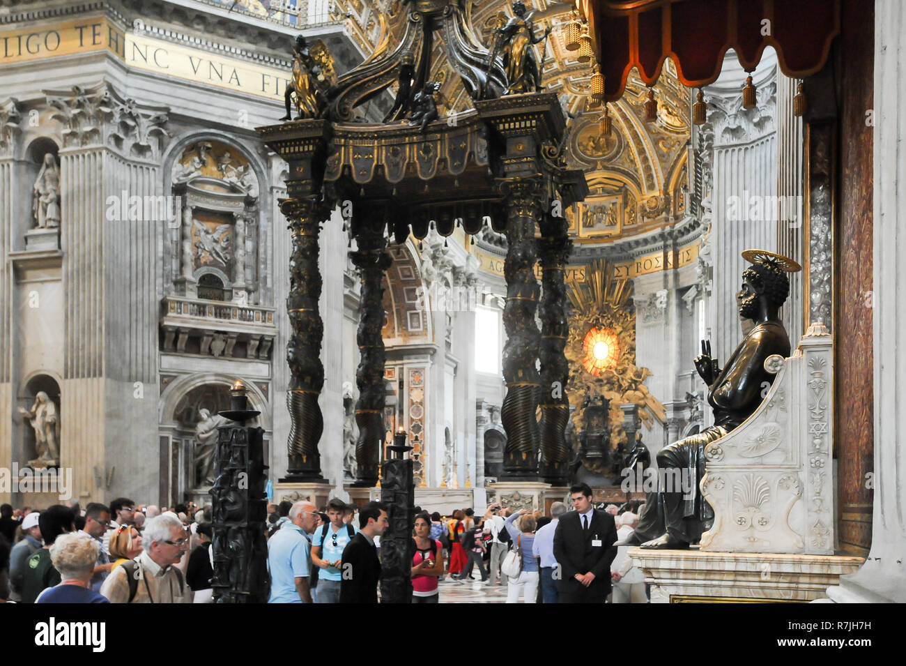 Statua bronzea di San Pietro (Saint Peter Enthroned) by Arnoldo di ...