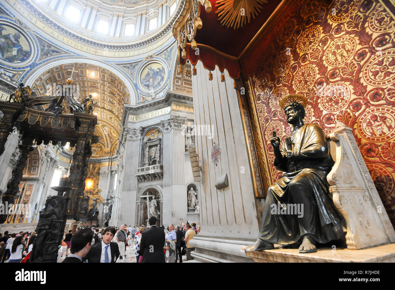 Statua bronzea di San Pietro (Saint Peter Enthroned) by Arnoldo di ...