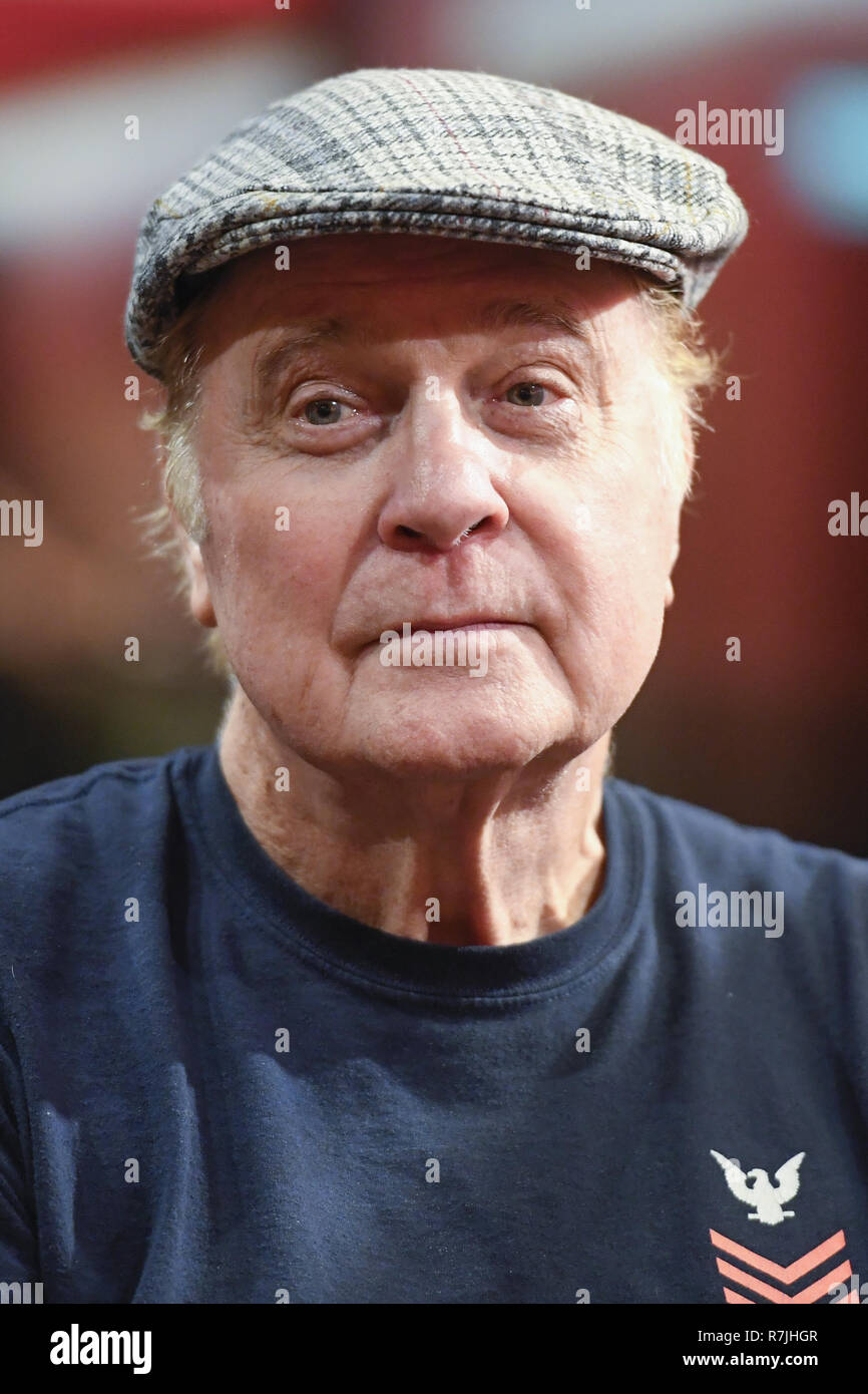 Gil gerard hi-res stock photography and images - Alamy