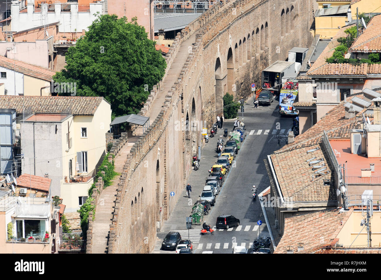 Passetto di Borgo built 1277 by Pope Nicholas III as escape route in ...