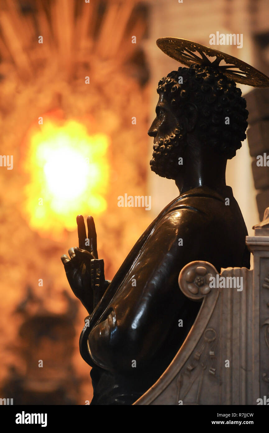 Statua bronzea di San Pietro (Saint Peter Enthroned) by Arnoldo di ...