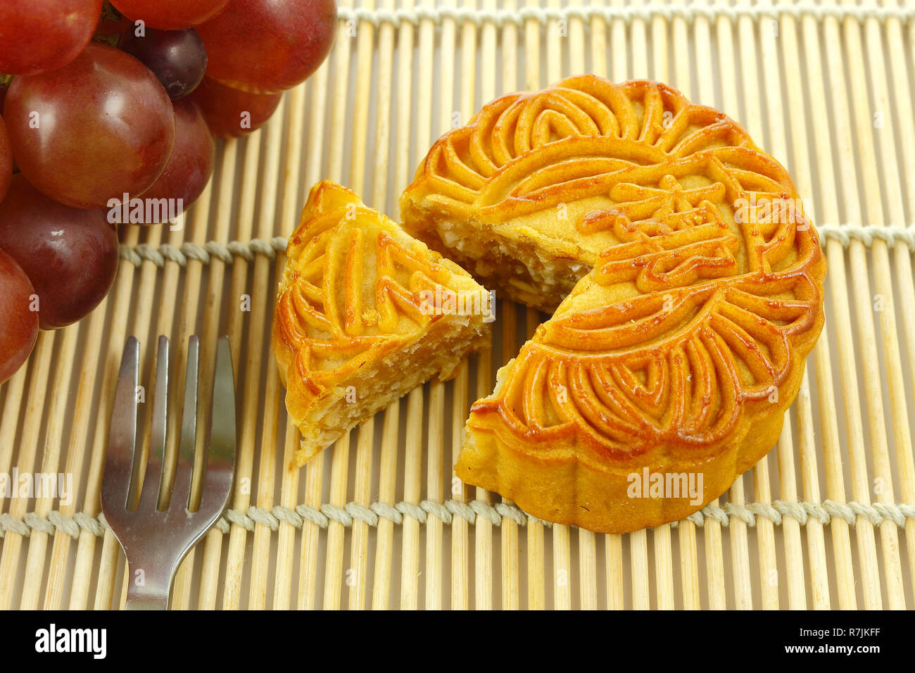Chinese moon cake Stock Photo - Alamy