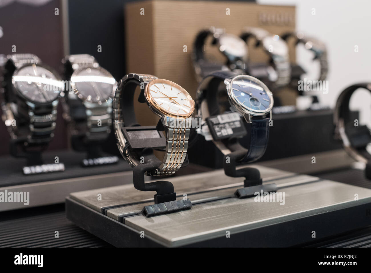 Expensive watches in a luxury store Stock Photo - Alamy