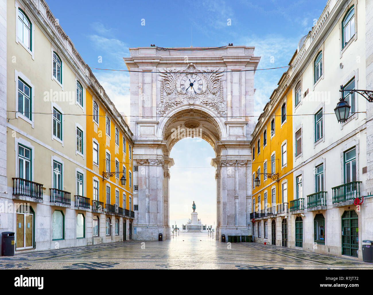 Lisbon architecture building hi-res stock photography and images - Alamy