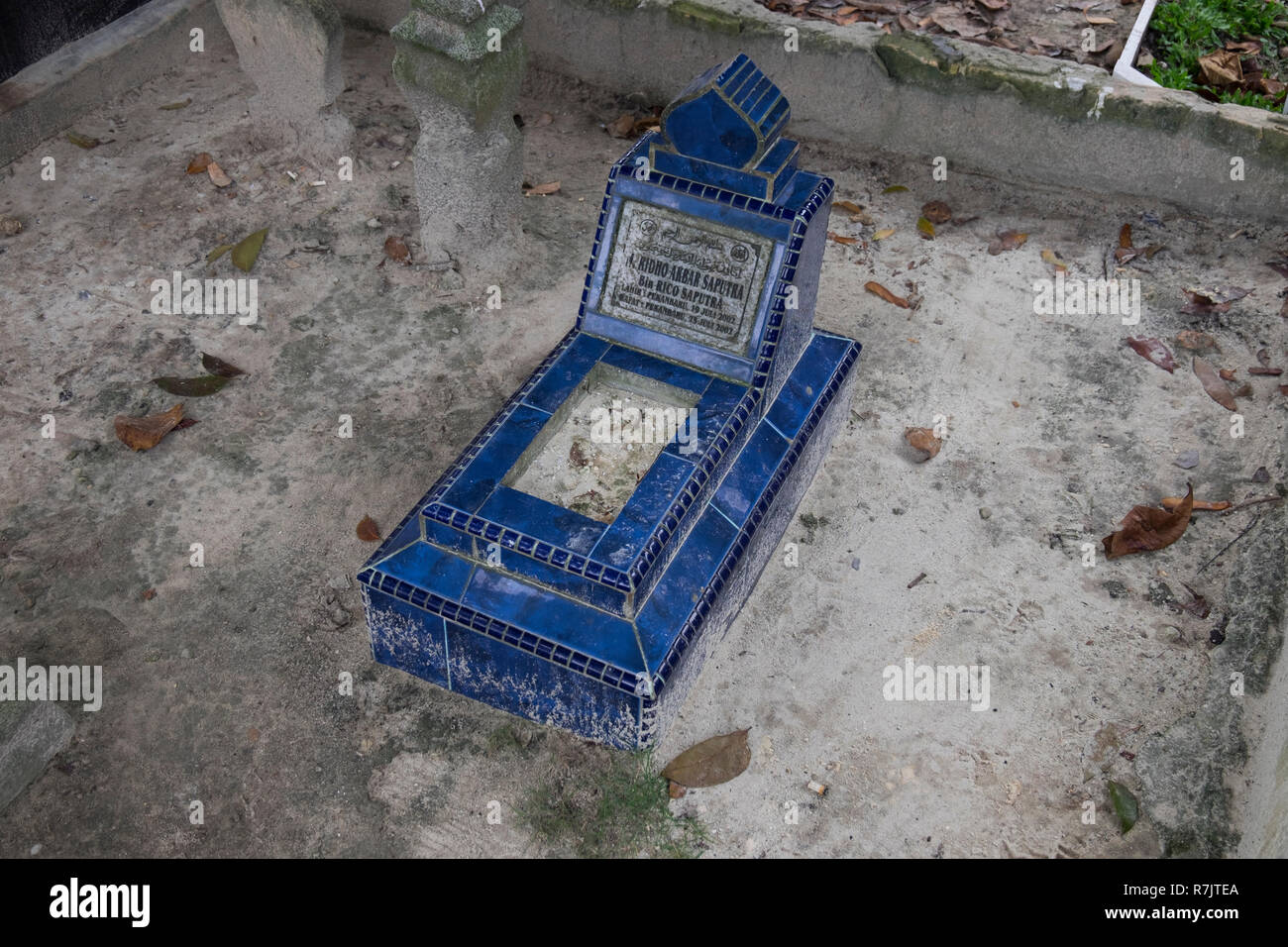 Unique graves hi-res stock photography and images - Alamy