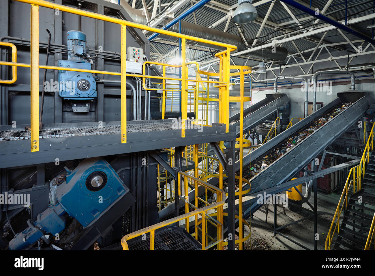 Refiner and chain-stepped conveyor equipment of modern waste recycling ...