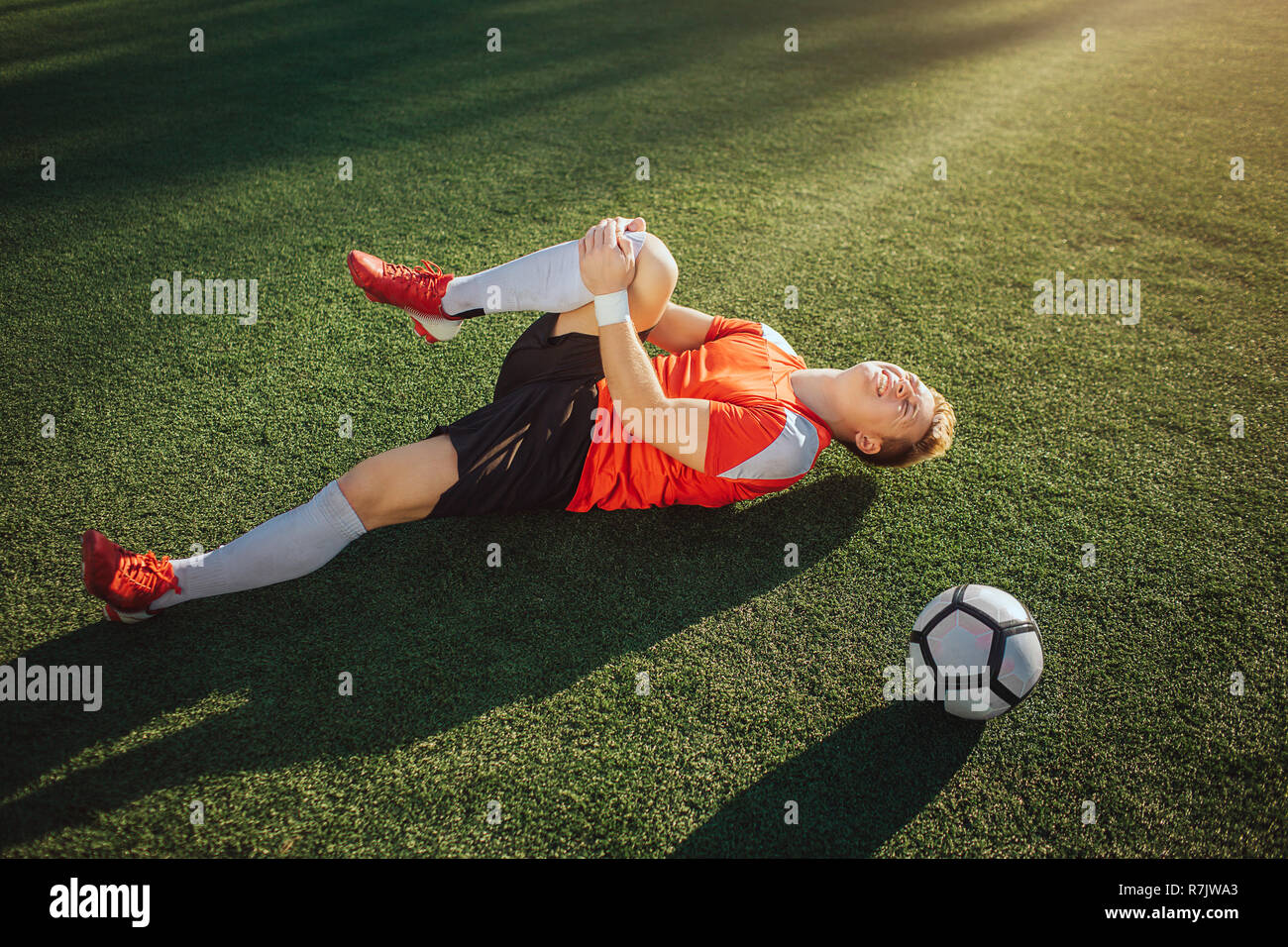 Hold leg hi-res stock photography and images - Alamy