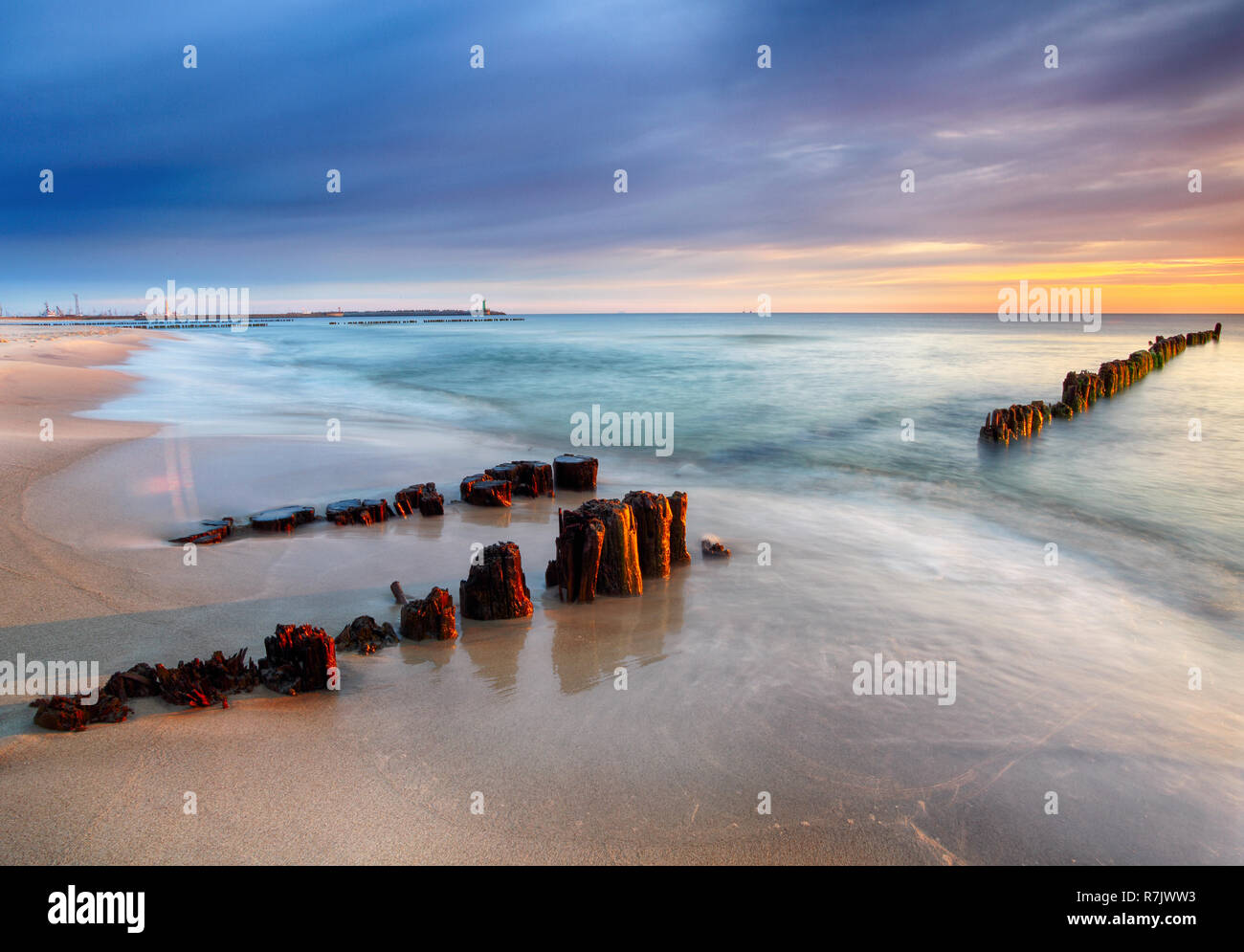Beautiful beach sunset ocean hi-res stock photography and images - Alamy