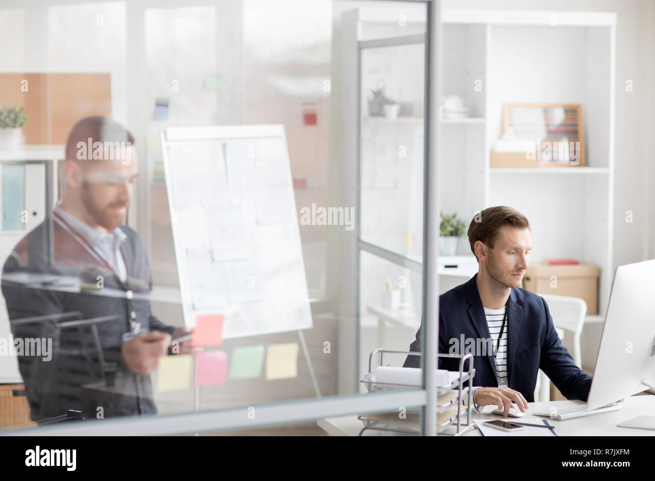 Office cubicles walls hi-res stock photography and images - Alamy