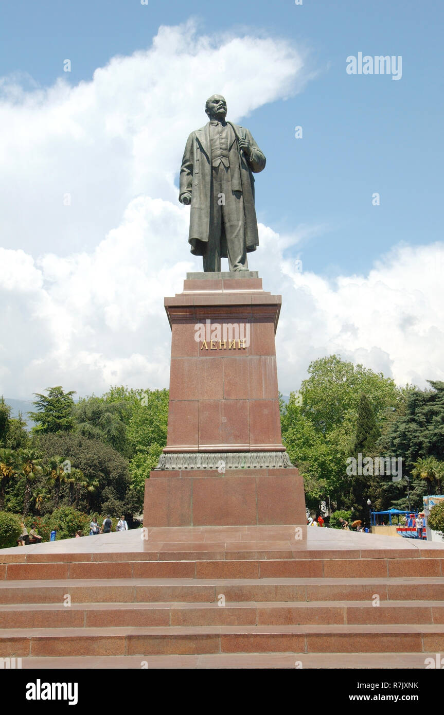 Lenin statue ukraine hi-res stock photography and images - Alamy