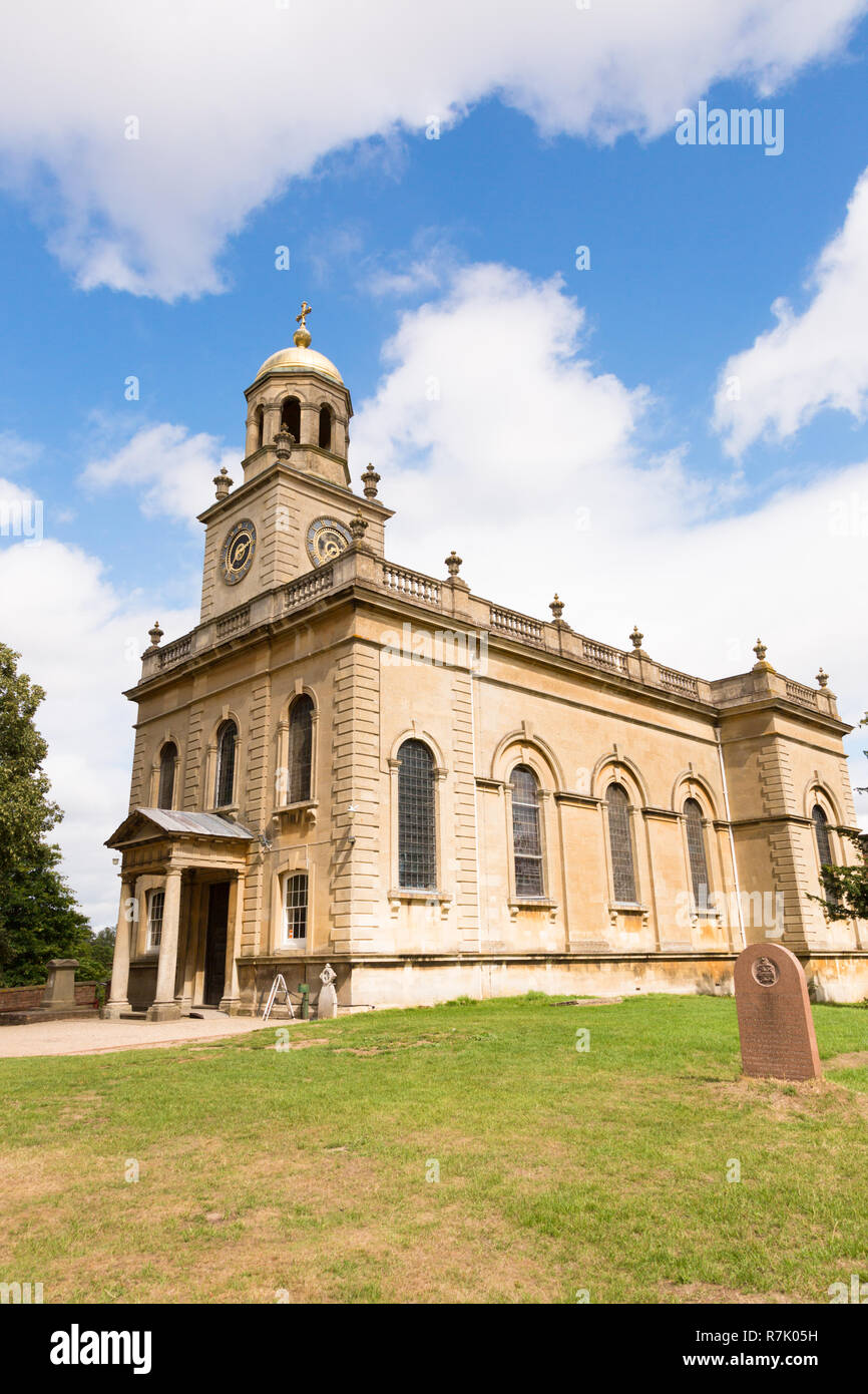 St michael angels parish church hi-res stock photography and images - Alamy
