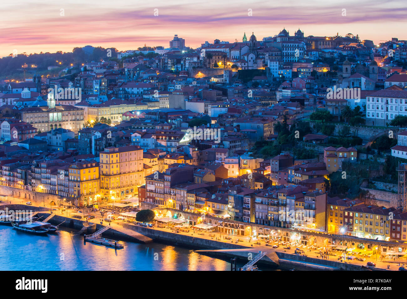 Douro river and the historic centre of Ribeira at sunset, Porto, Unesco ...