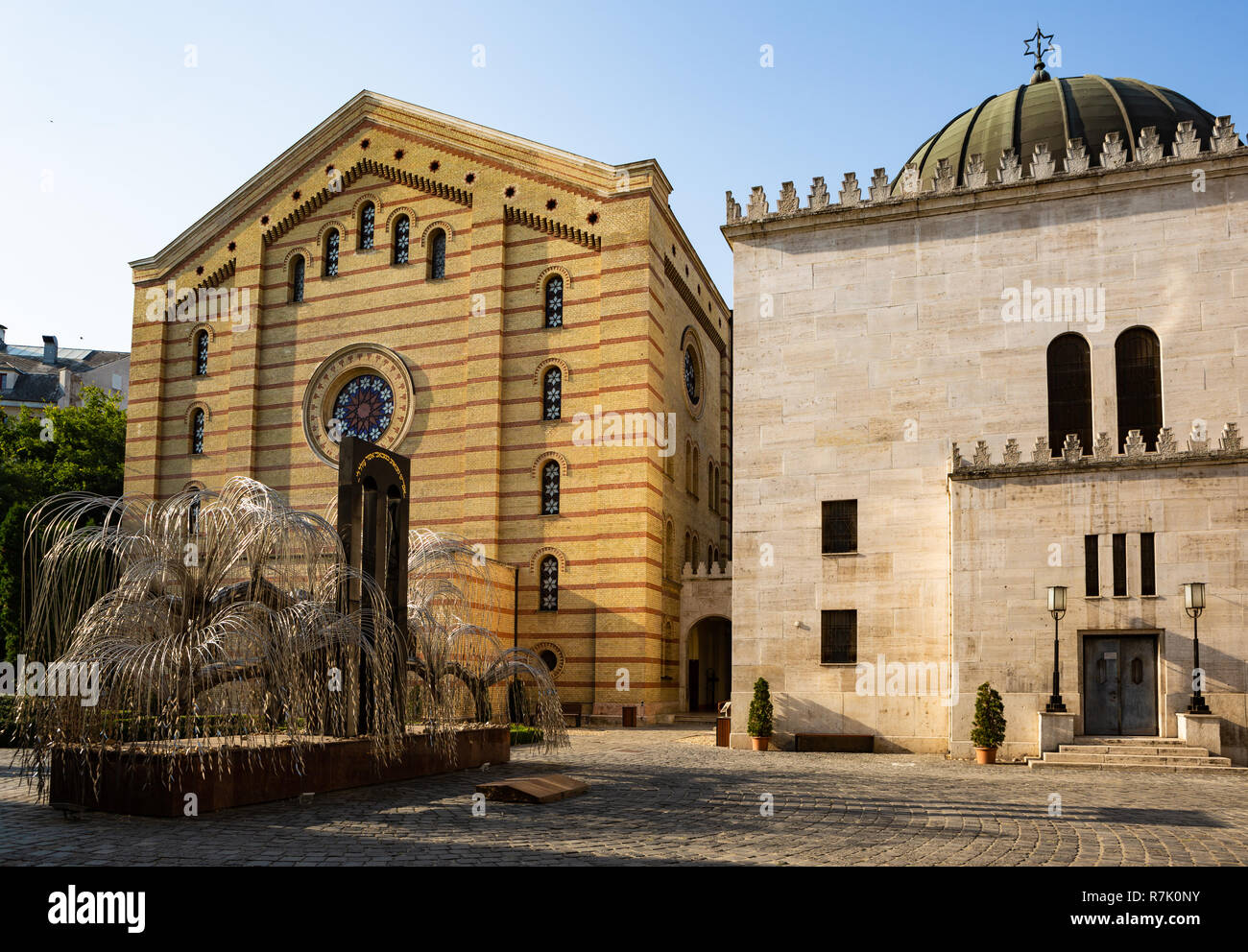 Great synagogue budapest hi-res stock photography and images - Alamy