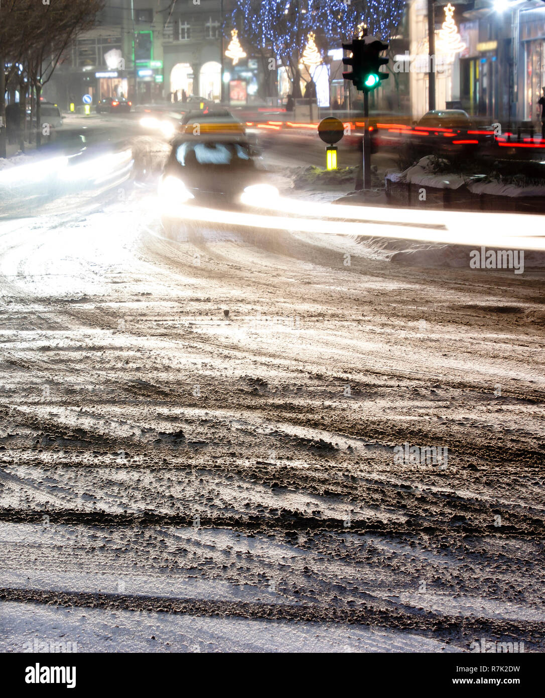 Tire marks in the snow hi-res stock photography and images - Alamy